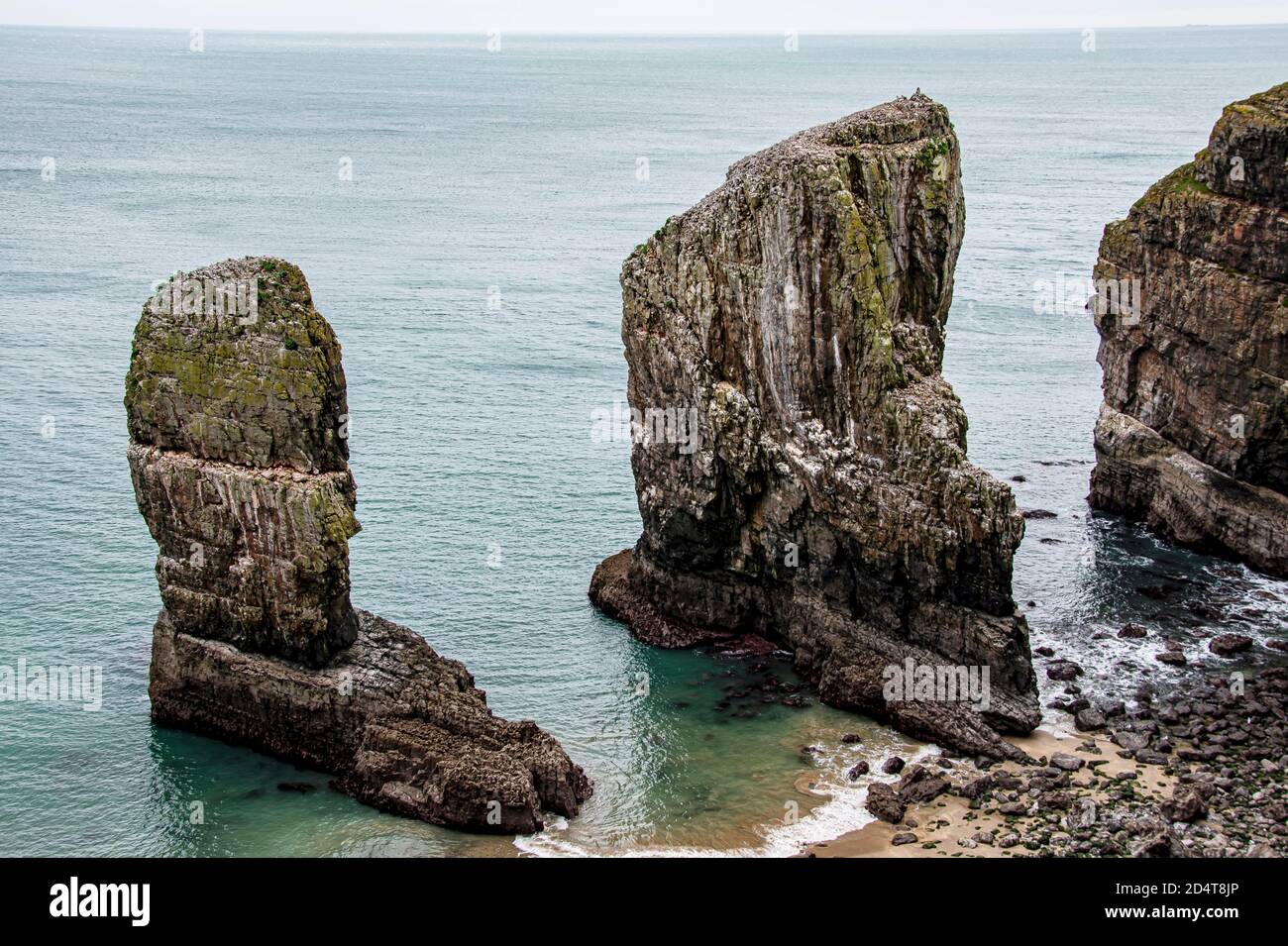Stack Rocks & The Green Bridge of Wales Stock Photo - Alamy