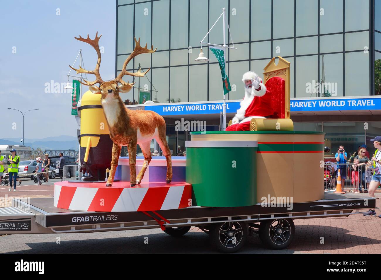 Santa claus parade float hi-res stock photography and images - Alamy