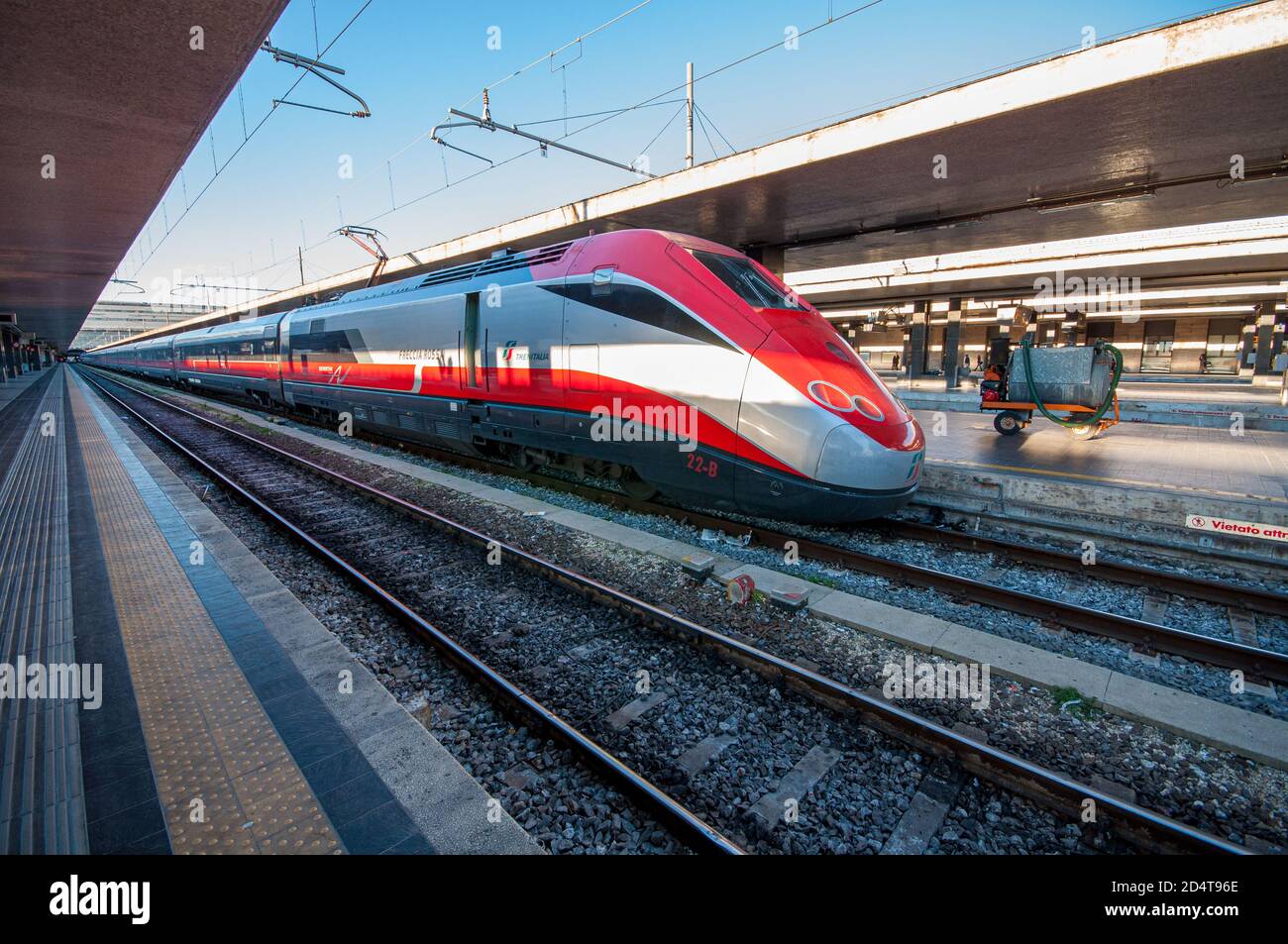 Treno frecciarossa hi-res stock photography and images - Alamy