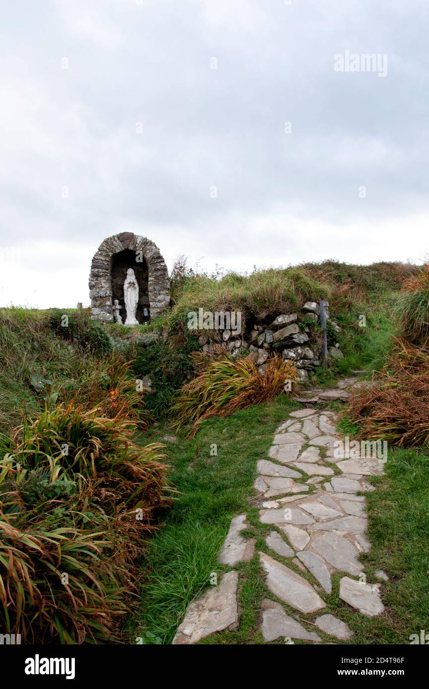 St davids well wales coast hi-res stock photography and images - Alamy