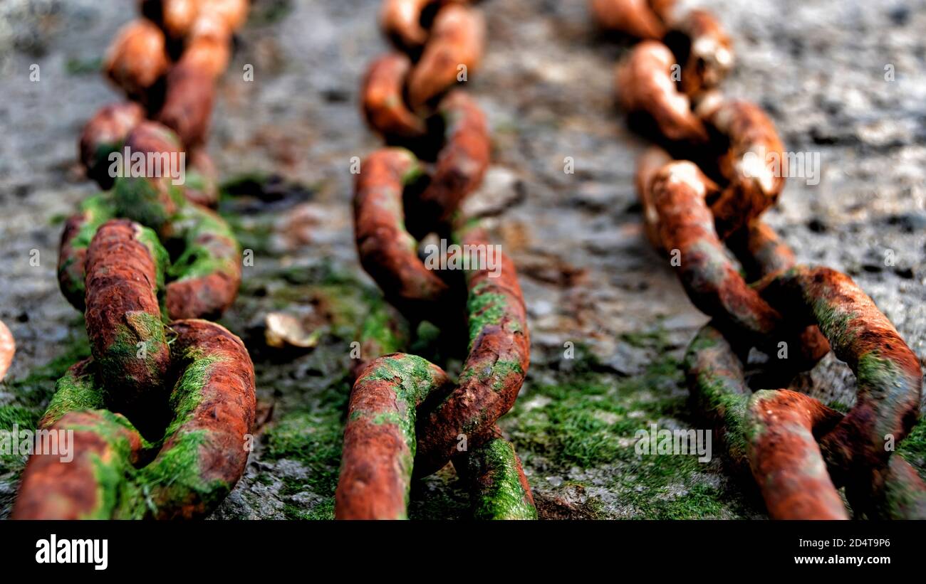 Connected chains hi-res stock photography and images - Alamy