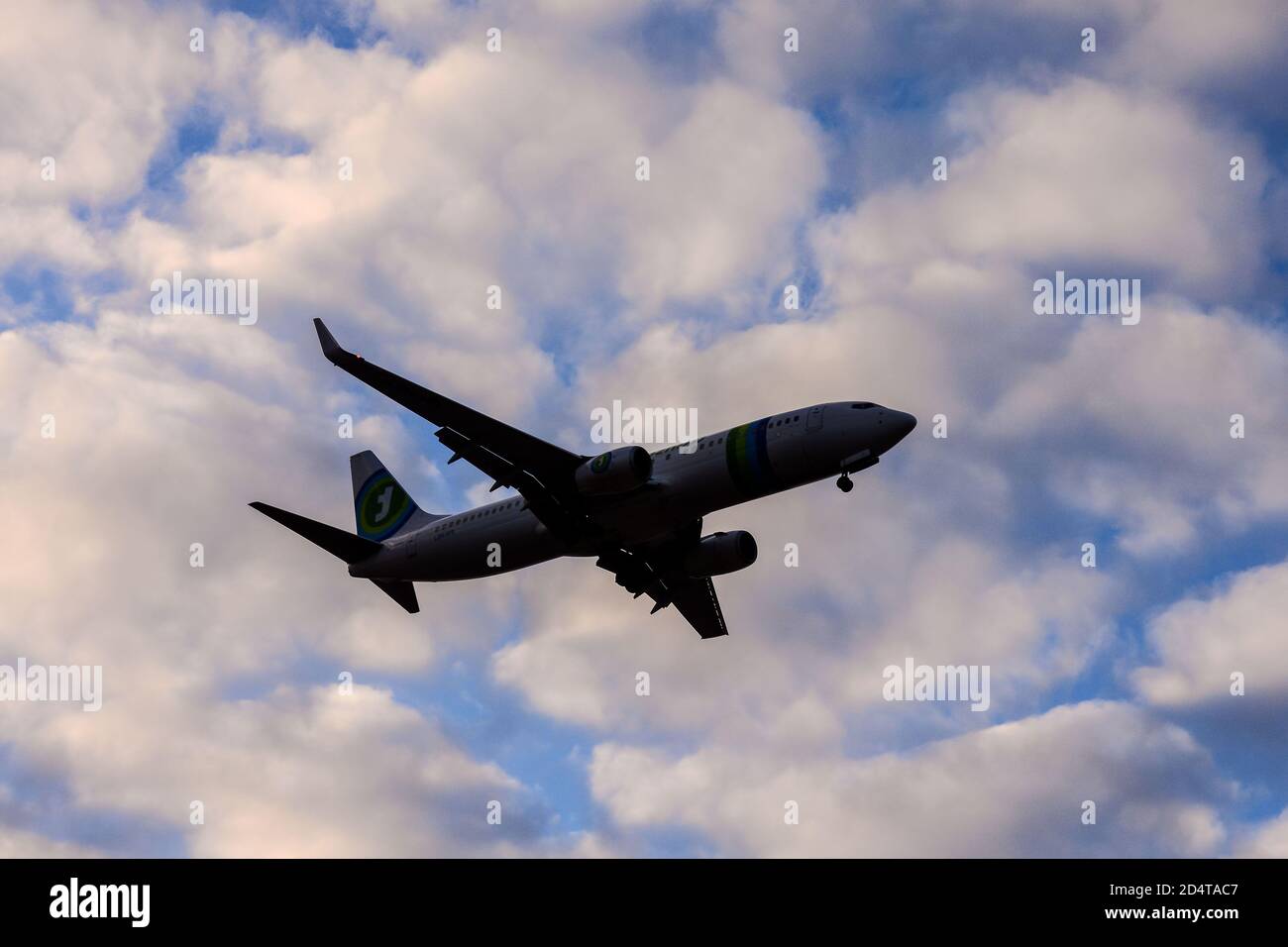 Silhouette airplane flying Stock Photo - Alamy