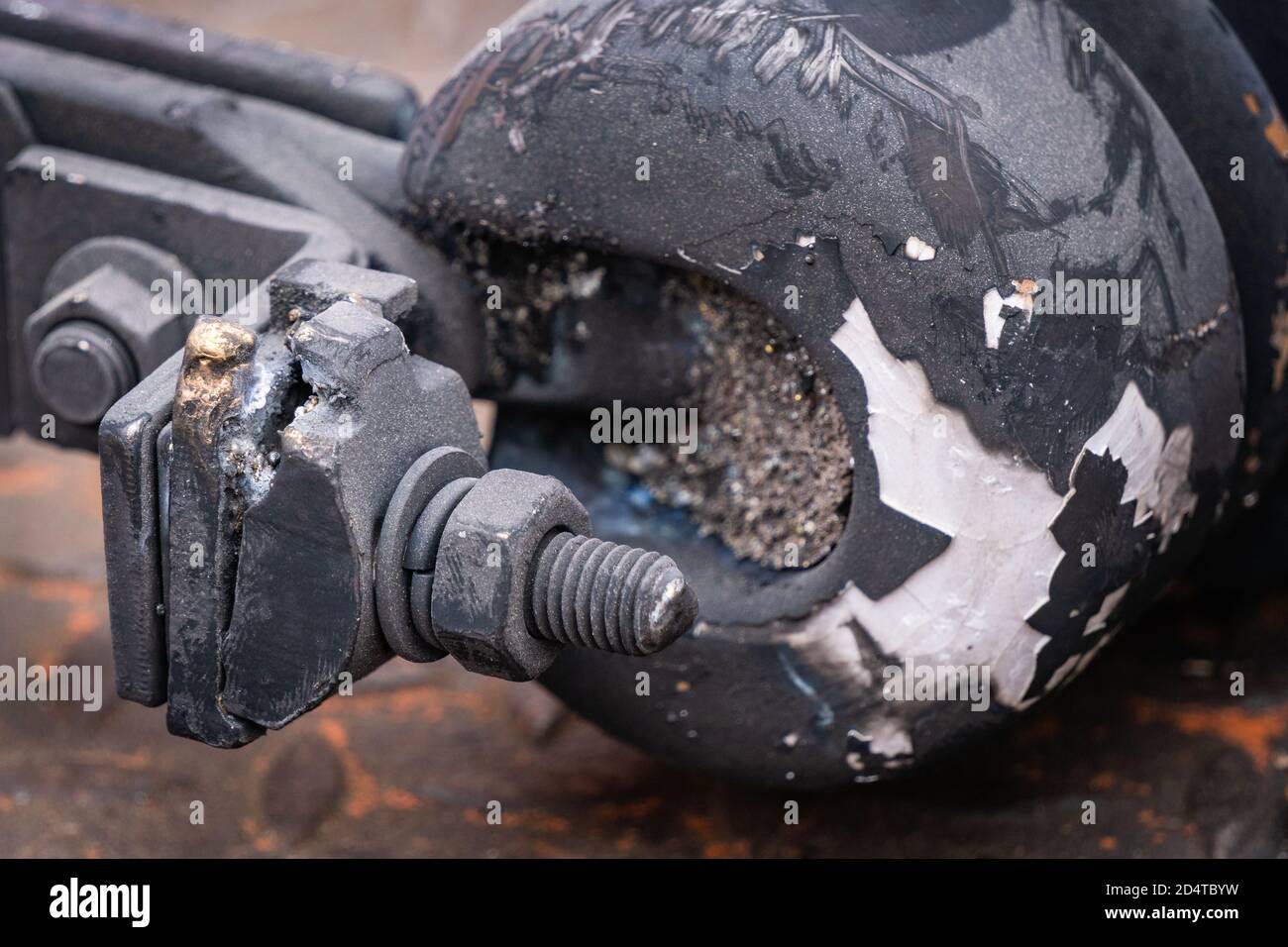 Parallel groove connector that are damaged by severe short circuits ...