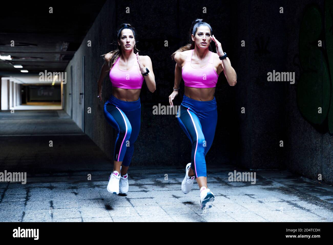Twins twins muscle hi-res stock photography and images - Alamy