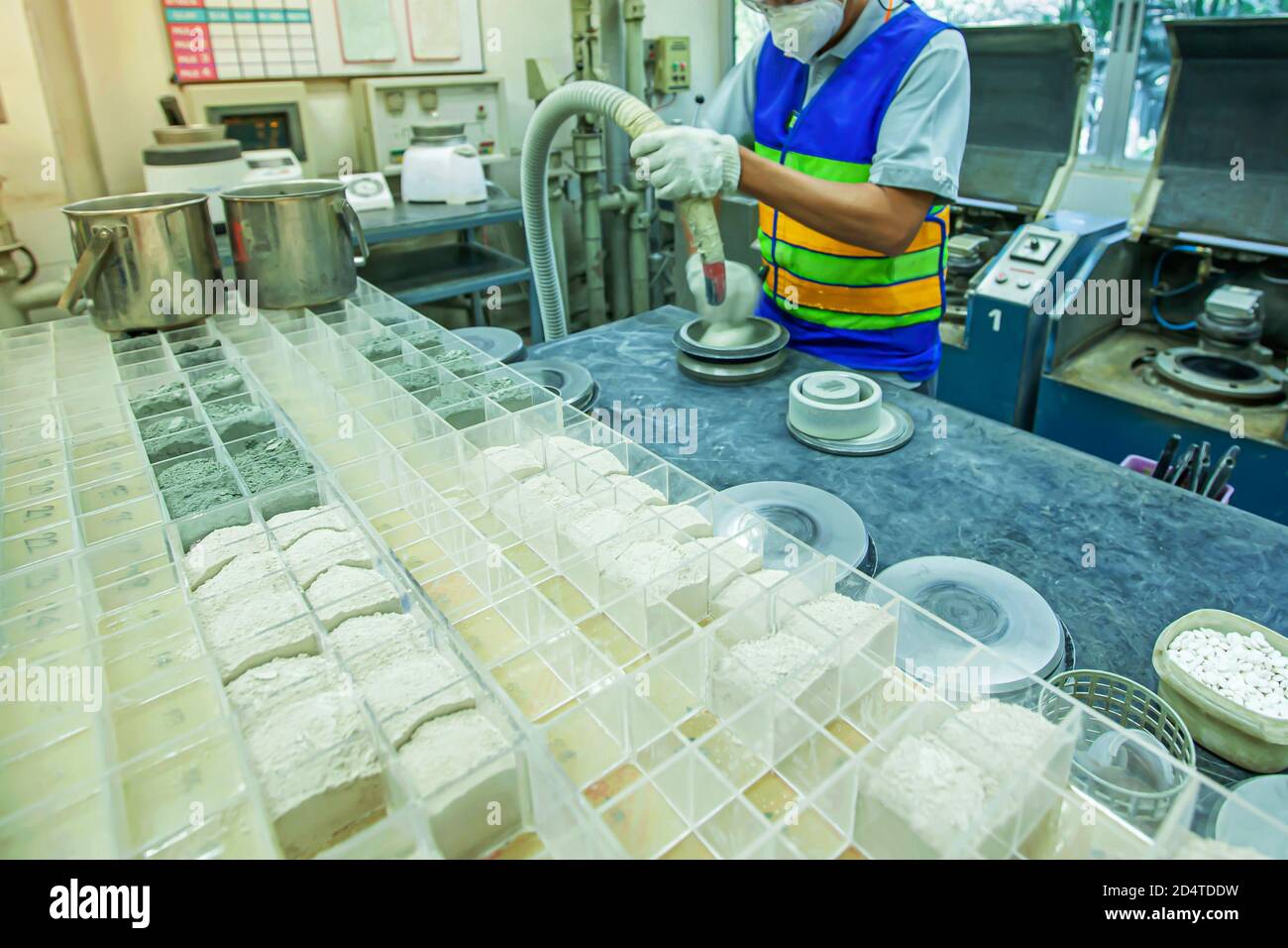 Chemist uniform hi-res stock photography and images - Alamy