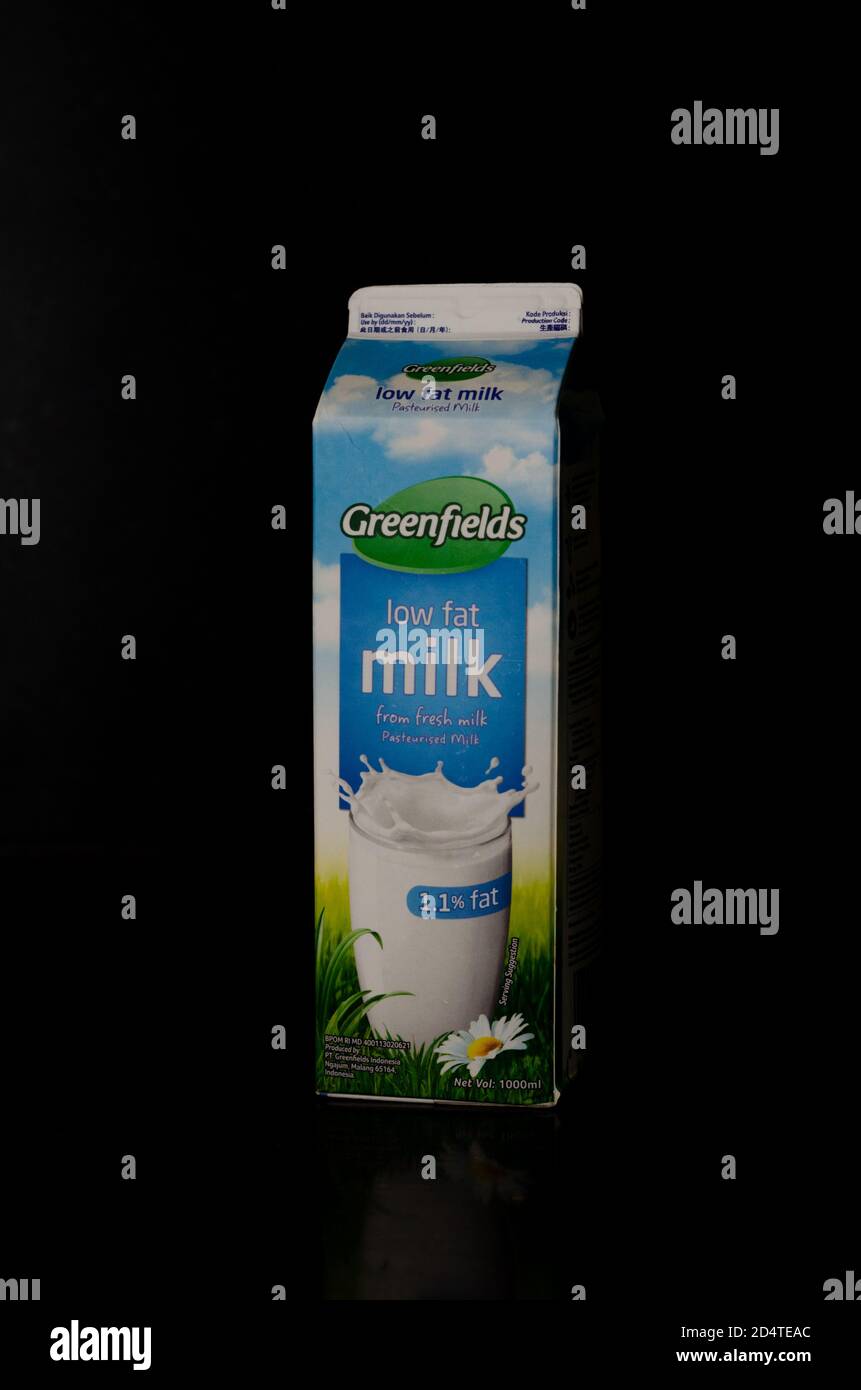 Left view of one liter of a low fat milk box from the Greenfields ...
