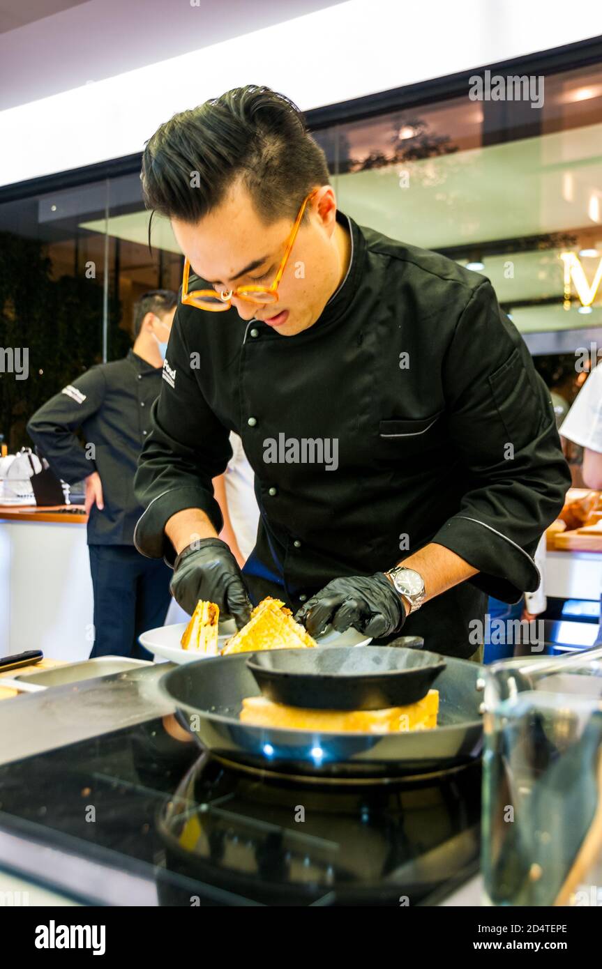 Chef Andrew Moo cooking egg and plant chorizo grilled cheese at the ...