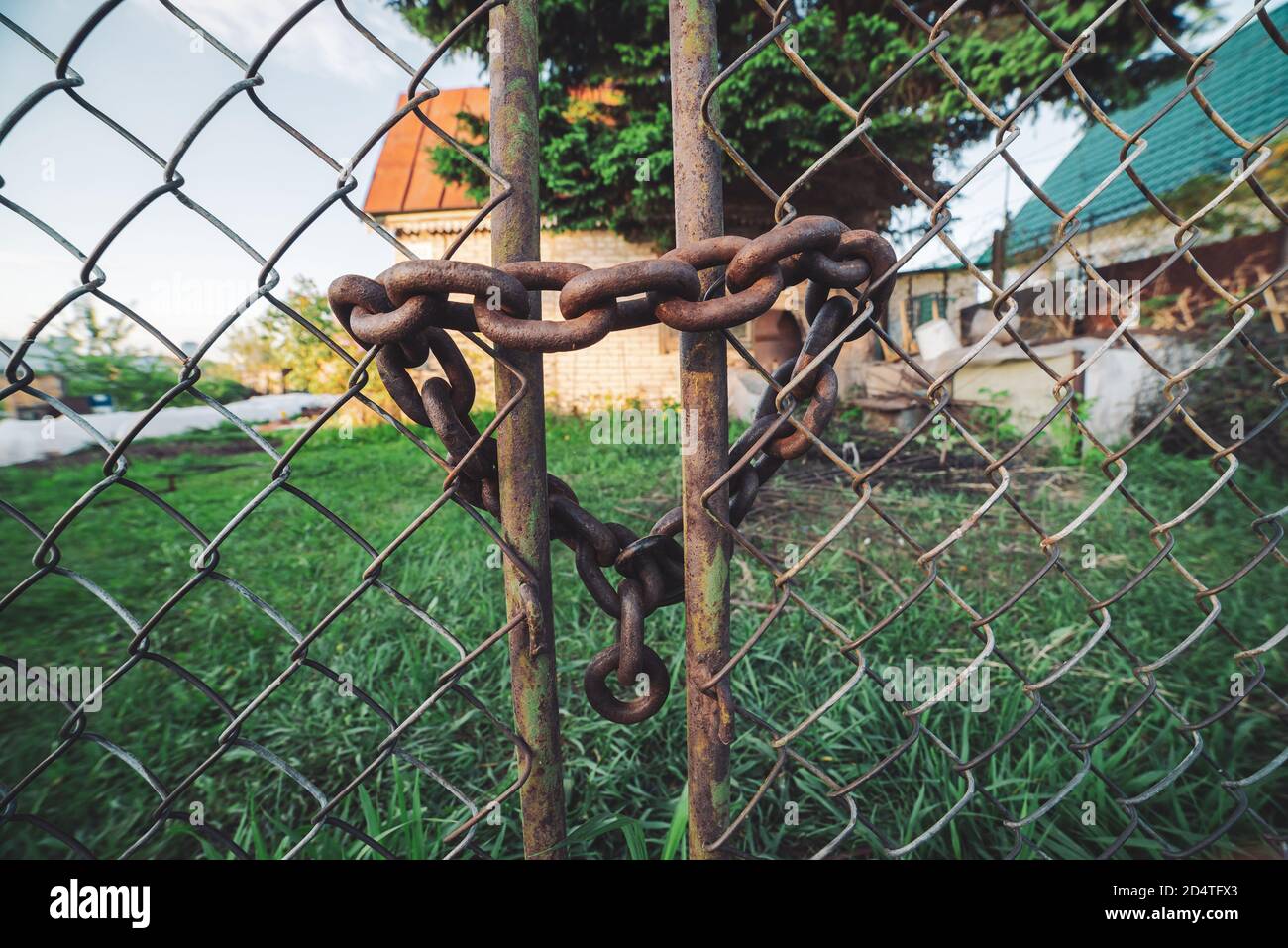 Chain link fencing hi-res stock photography and images - Alamy
