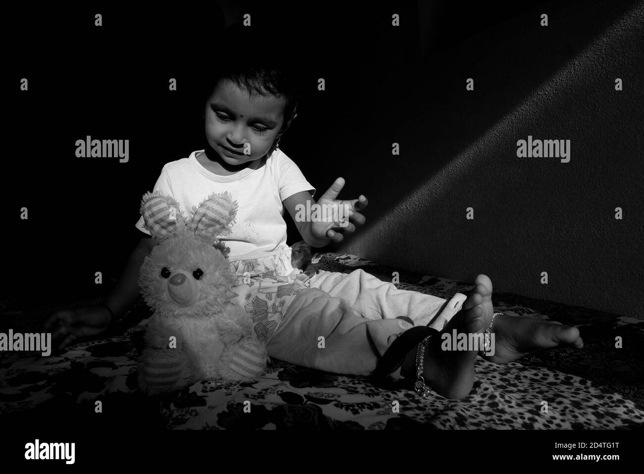 Children sitting in w shape hi-res stock photography and images - Alamy