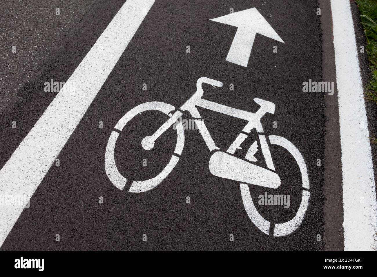 Bike lane in the street hi-res stock photography and images - Alamy
