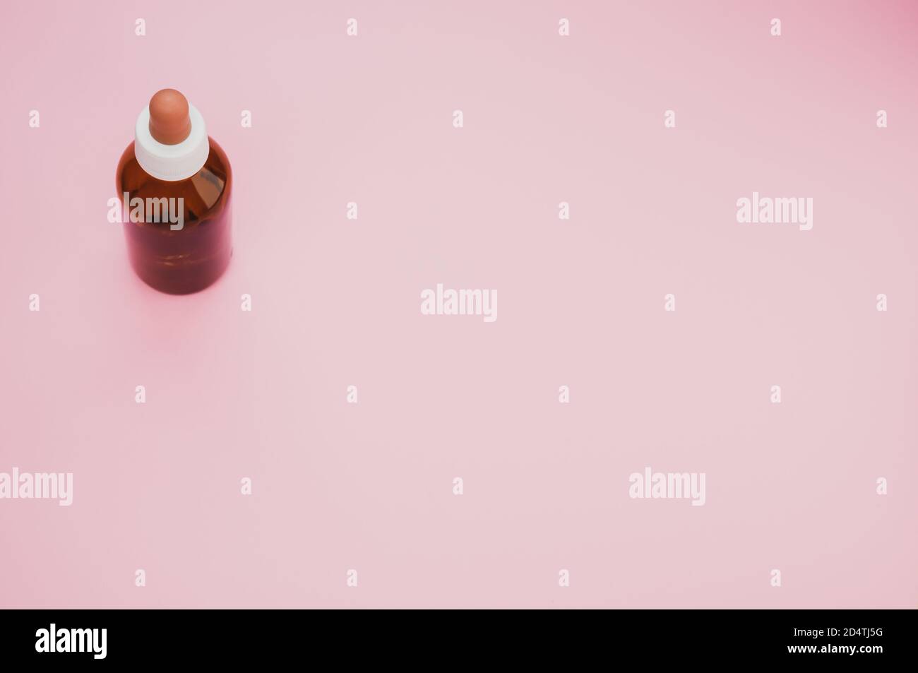 Dropper pink liquid hi-res stock photography and images - Alamy