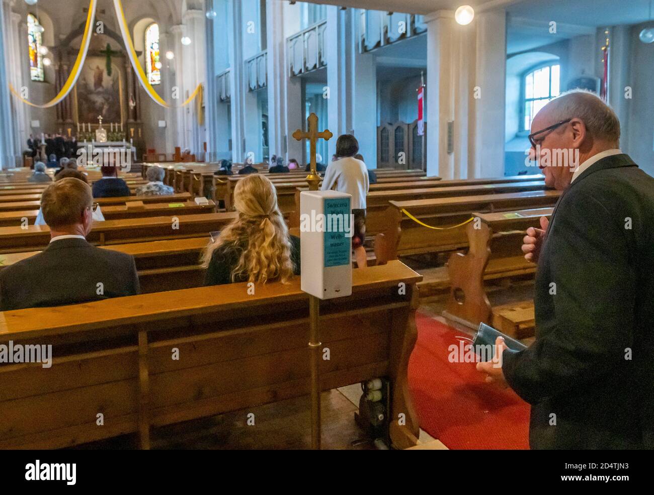 Crostwitz, Germany. 11th Oct, 2020. A churchgoer comes to a ...