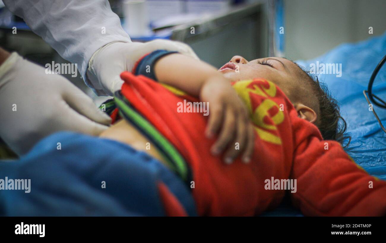 A mother is afraid of her young child who is unconscious Stock Photo ... A mother is afraid of her young child who is unconscious Stock Photo ...