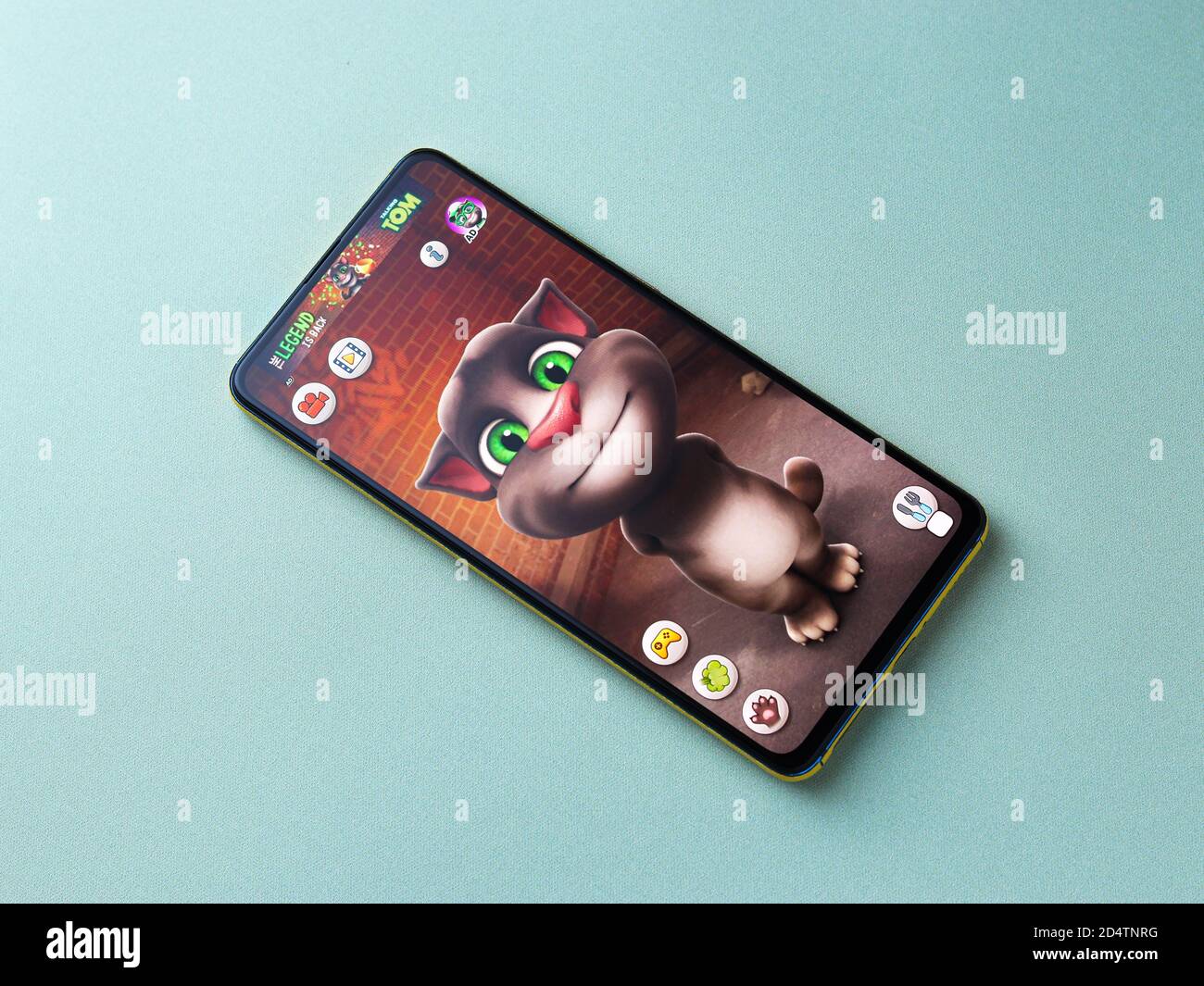 Talking tom mobile hi-res stock photography and images - Alamy