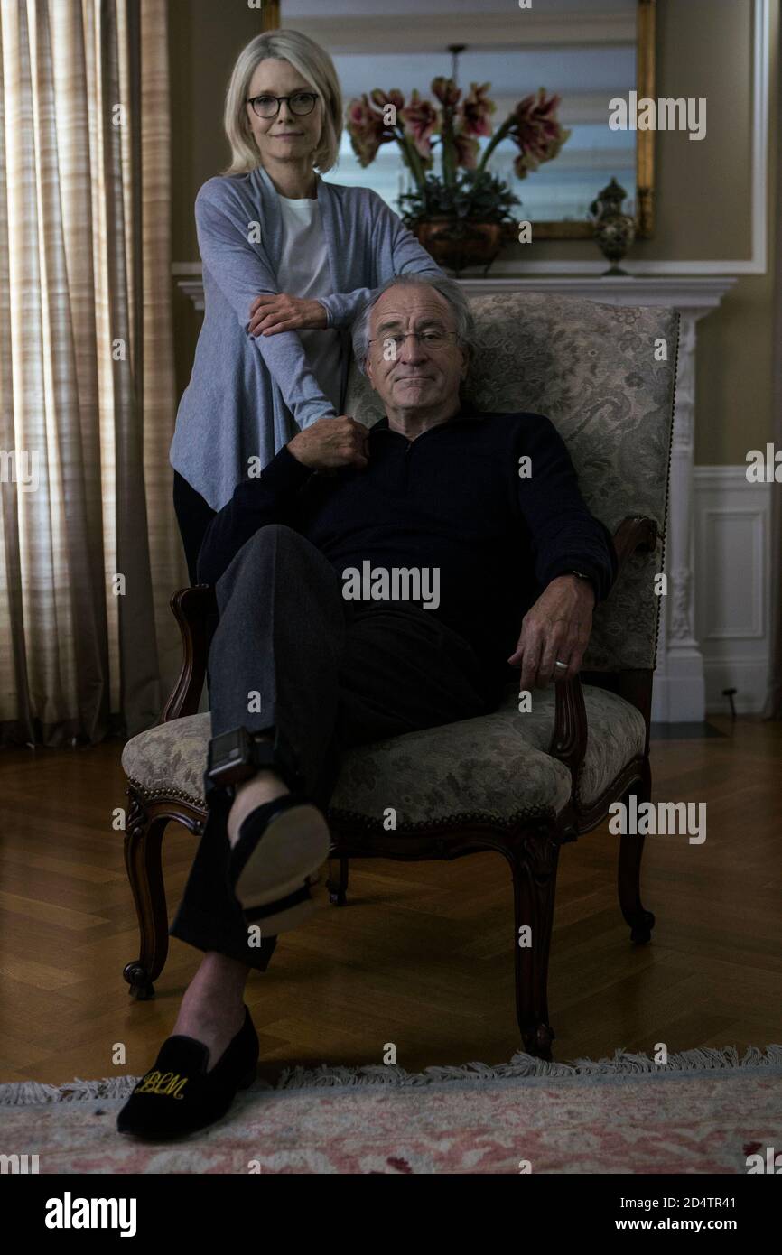 MICHELLE PFEIFFER and ROBERT DE NIRO in THE WIZARD OF LIES (2017 ...