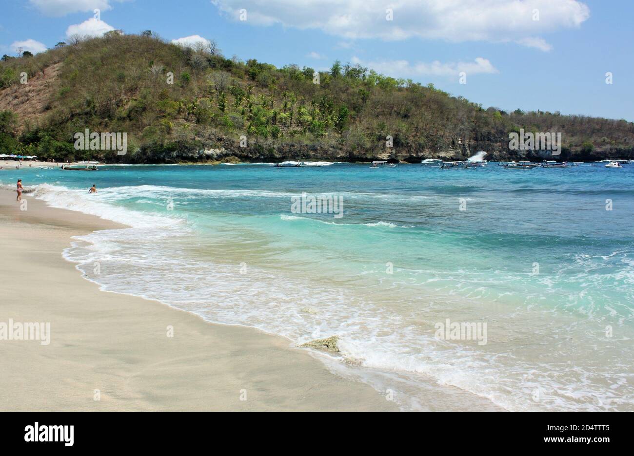 Tropical beach with white sand at Crystal Bay on the island of Nusa ...