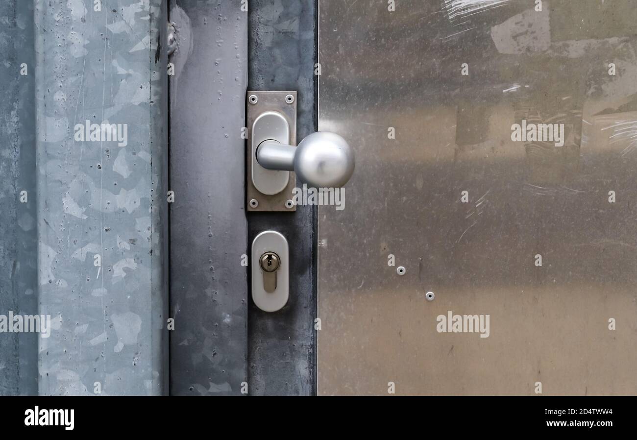Metal round door handle Stock Photo - Alamy