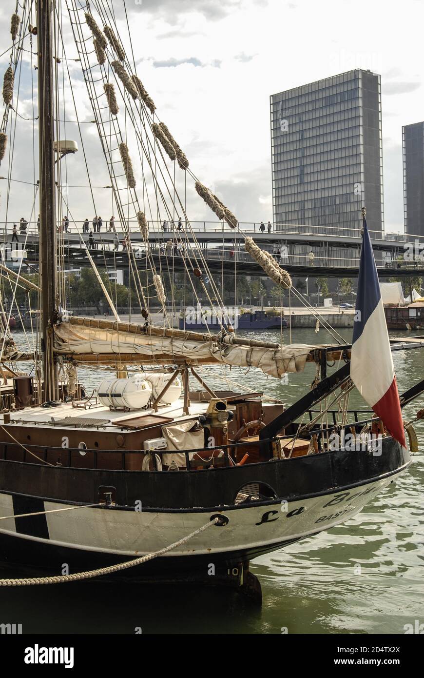 THE 1916 TREE MAST SCHOONER "LA BOUDEUSE" IN PARIS RIVER SEINE - PARIS ...