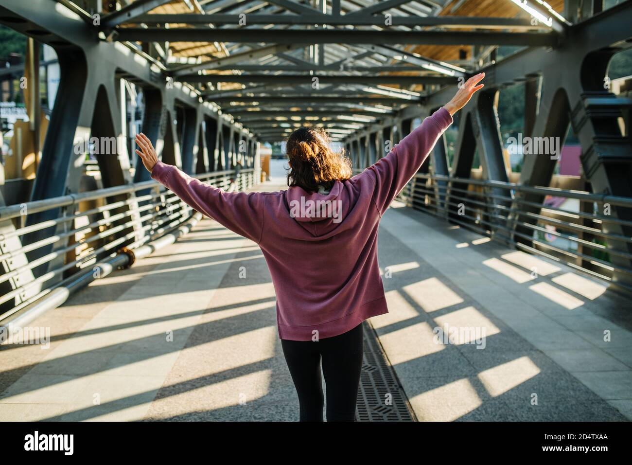 30s woman walking from behind hi-res stock photography and images - Alamy