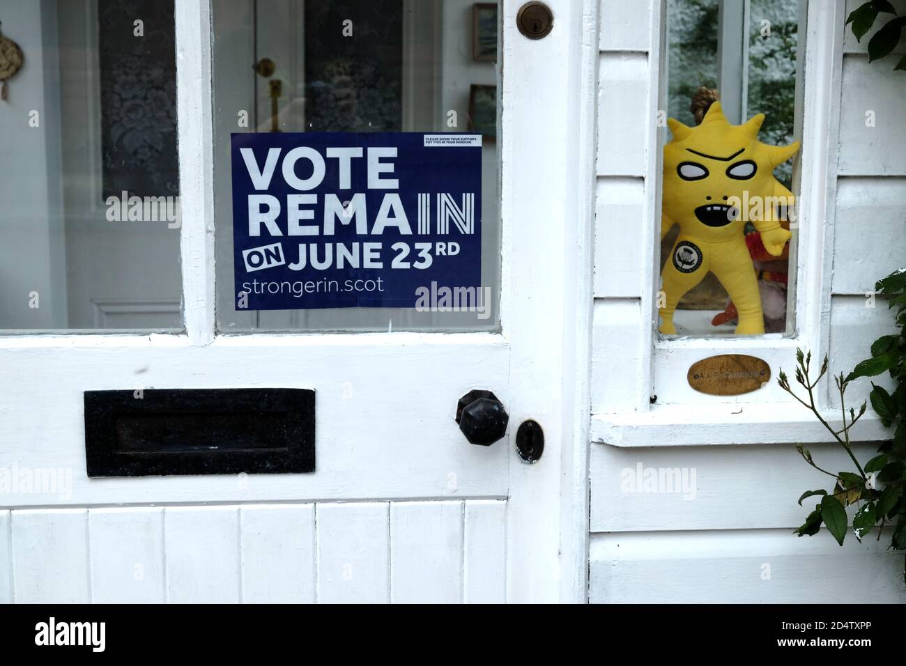 Vote Remain Sticker for Brexit, 2016 // © Amy Muir Stock Photo - Alamy