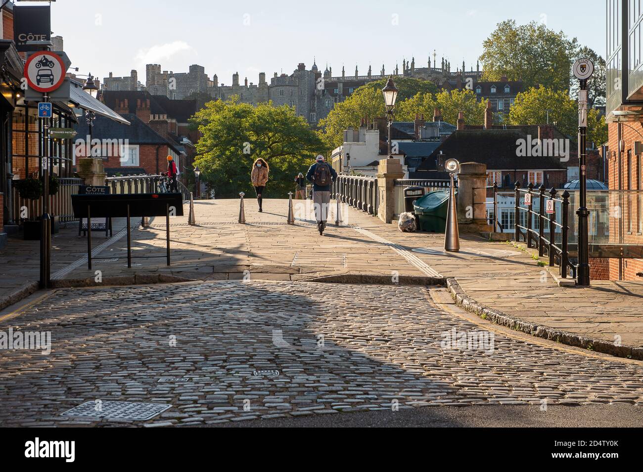 Three tier bridge hi-res stock photography and images - Alamy