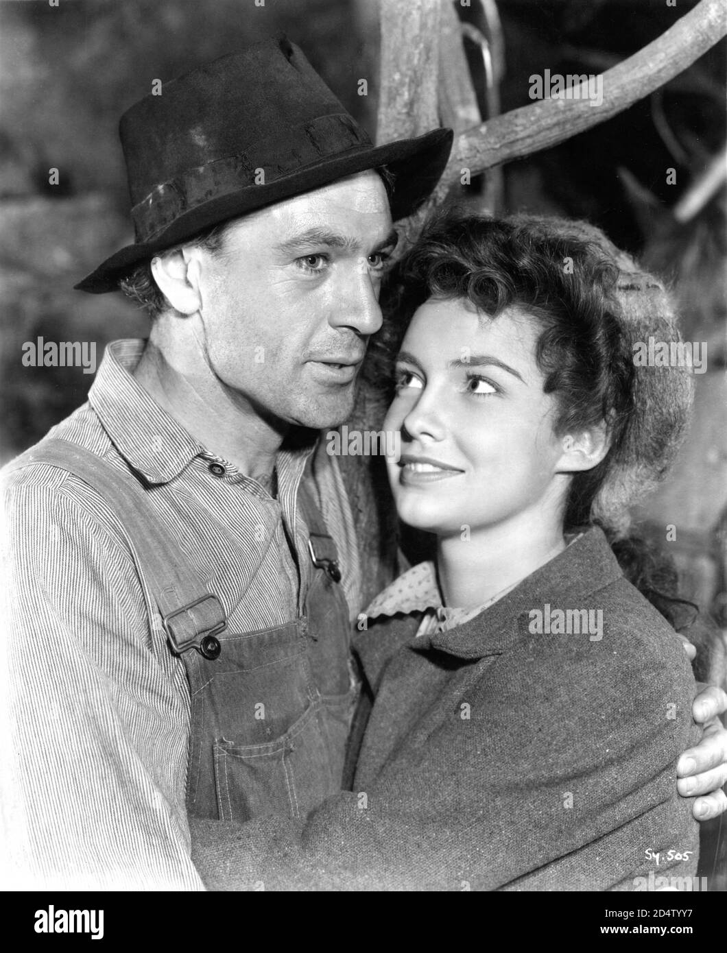 GARY COOPER and JOAN LESLIE in SERGEANT YORK 1941 director HOWARD HAWKS ...