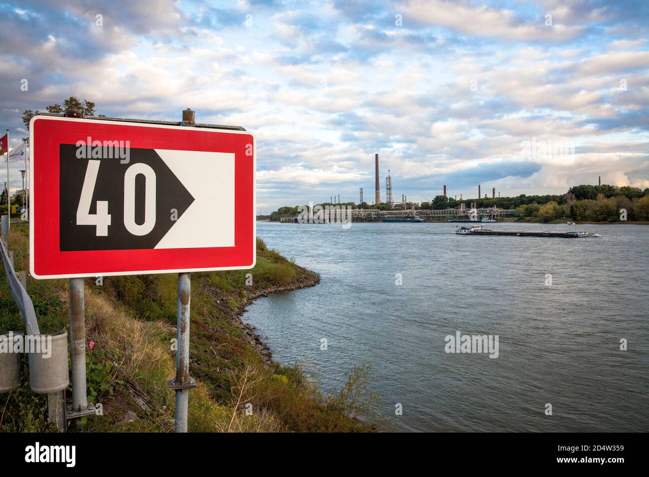 Binnenschifffahrtszeichen hi-res stock photography and images - Alamy