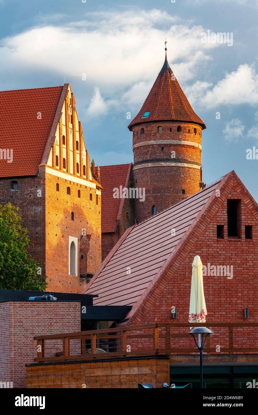 Gothic castle moat towers hi-res stock photography and images - Alamy
