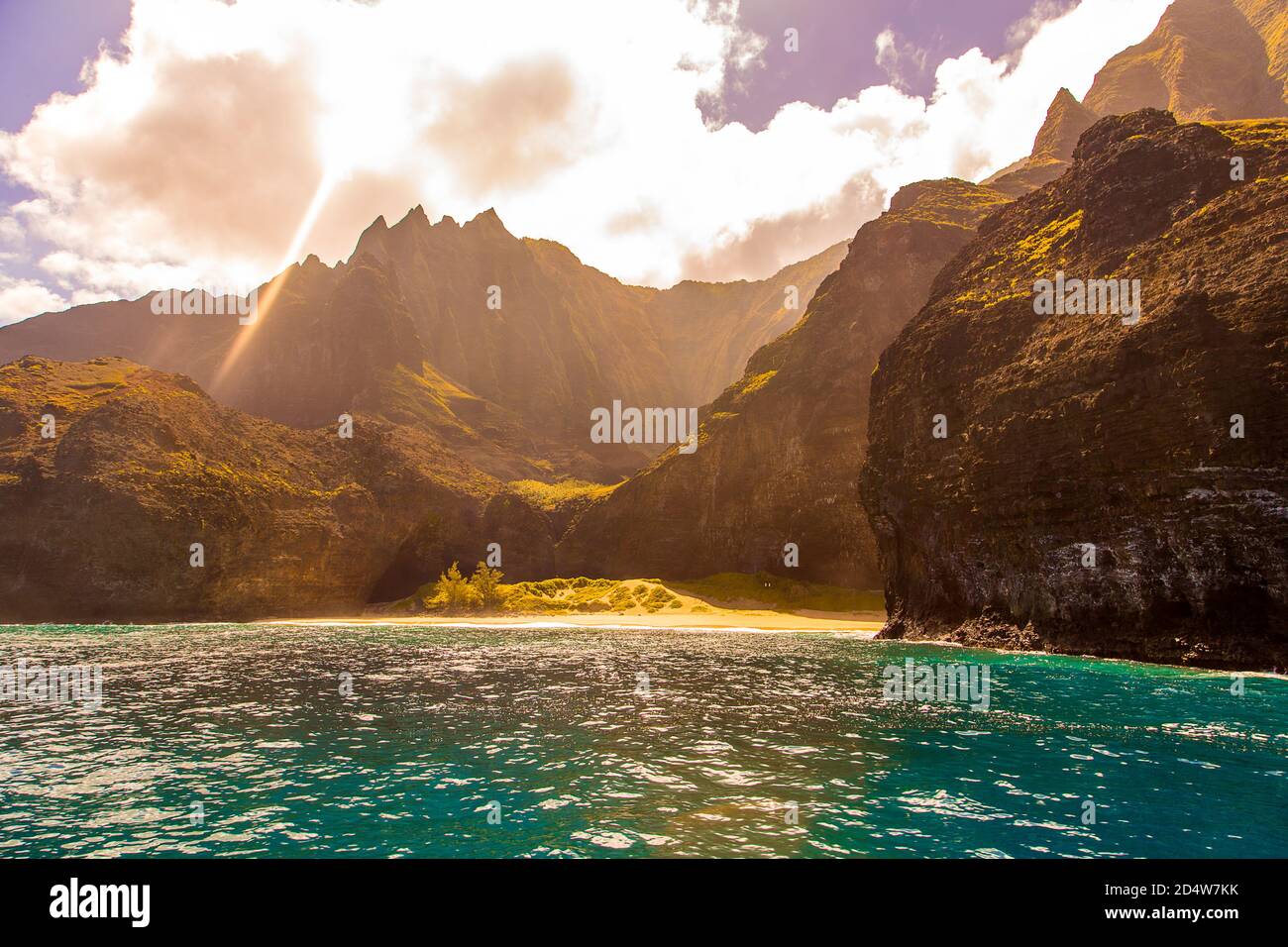 Beautiful view of spectacular Na Pali coast cliffs on Kauai island ...