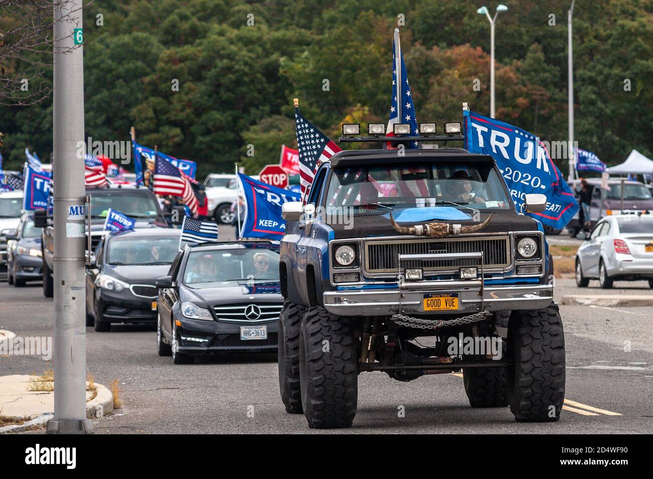 The Trump convoy is getting on its way for a rally down the Long Island ...