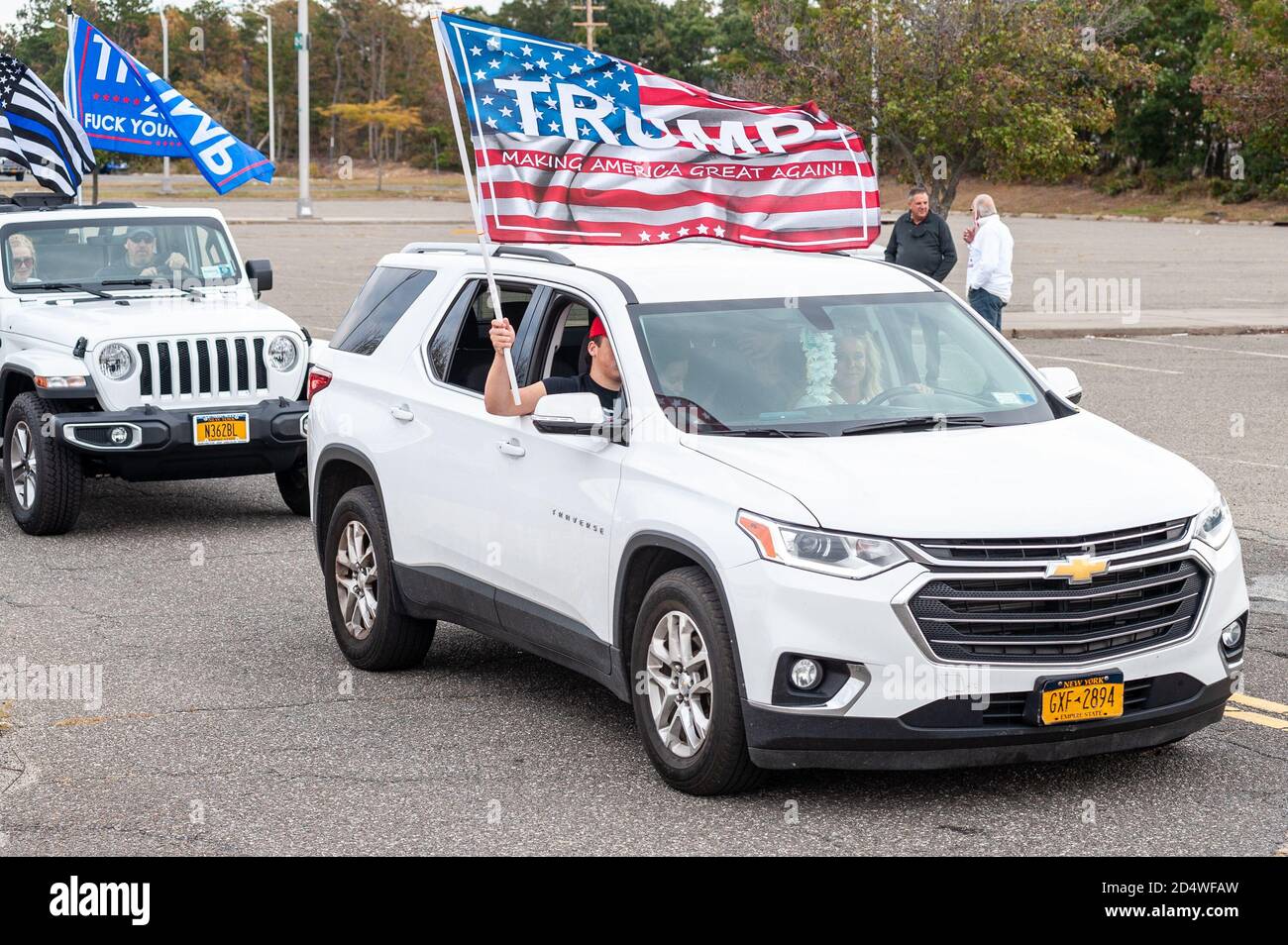 The Trump convoy is getting on its way for a rally down the Long Island ...