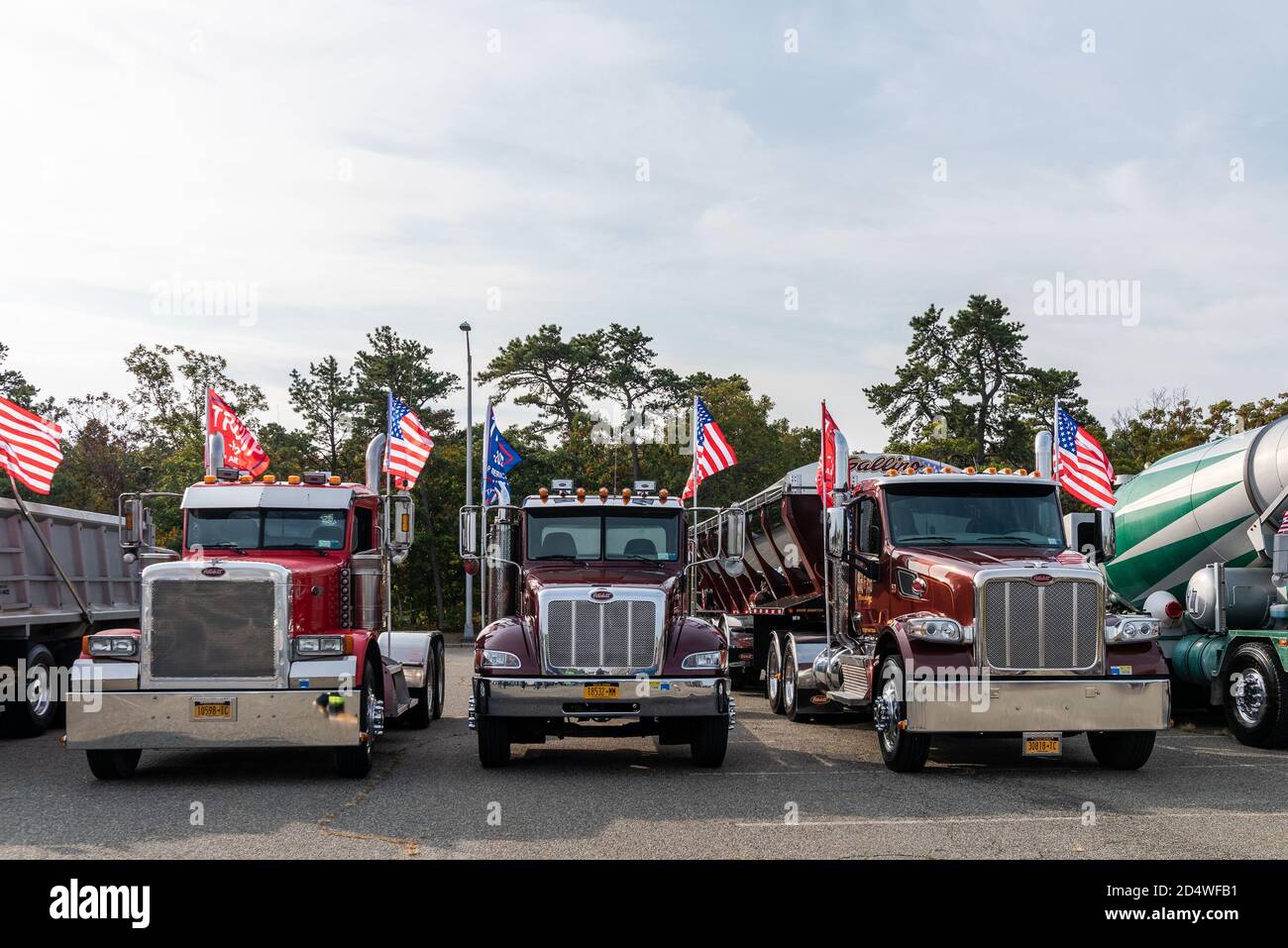 The Trump convoy is getting on its way for a rally down the Long Island ...