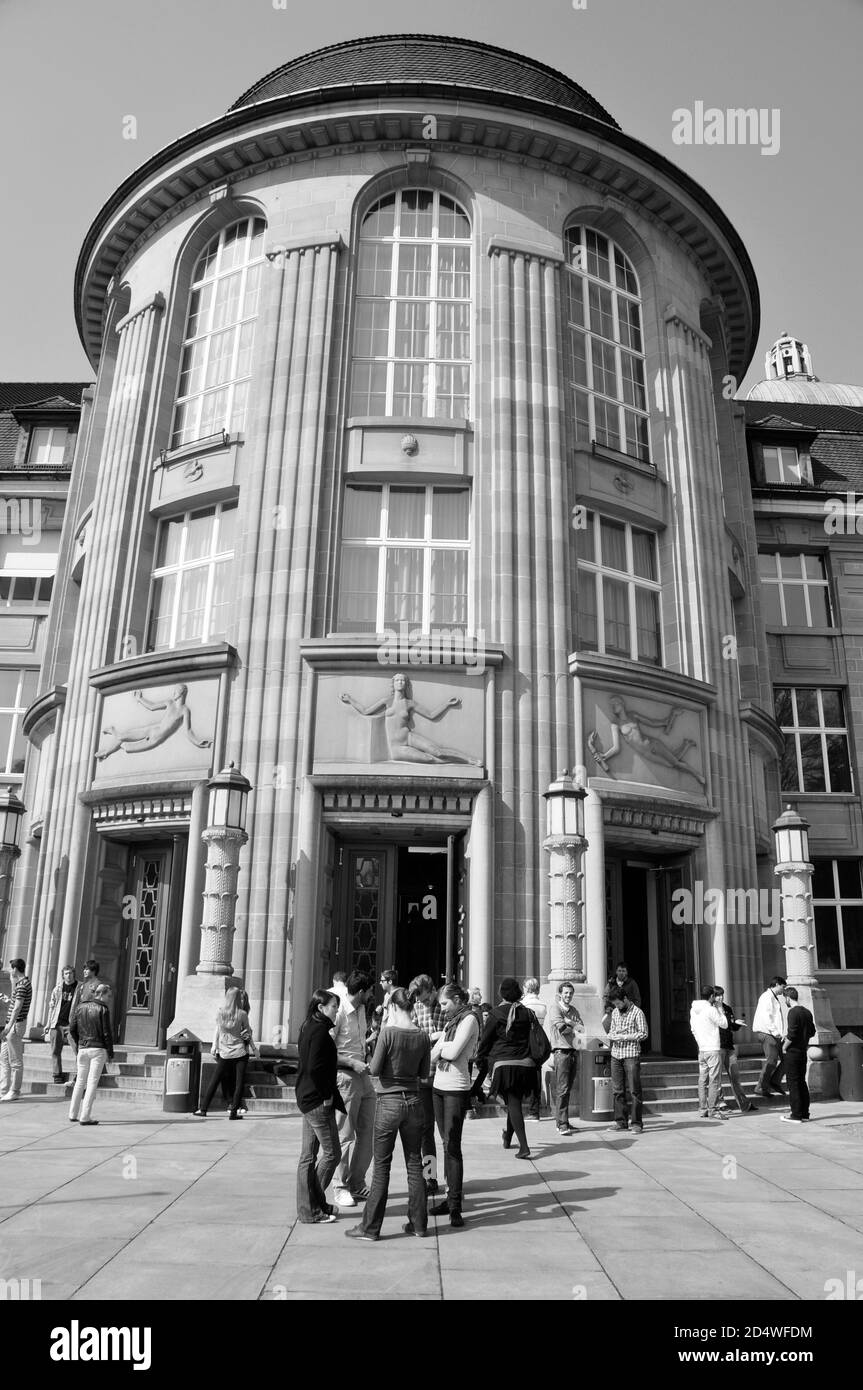 Switzerland: Students at the entry of the University of Zürich Stock ...