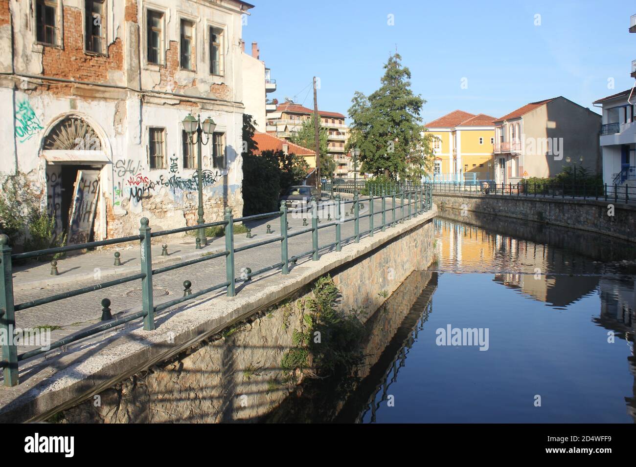 Riverside restaurants in town hi-res stock photography and images - Alamy