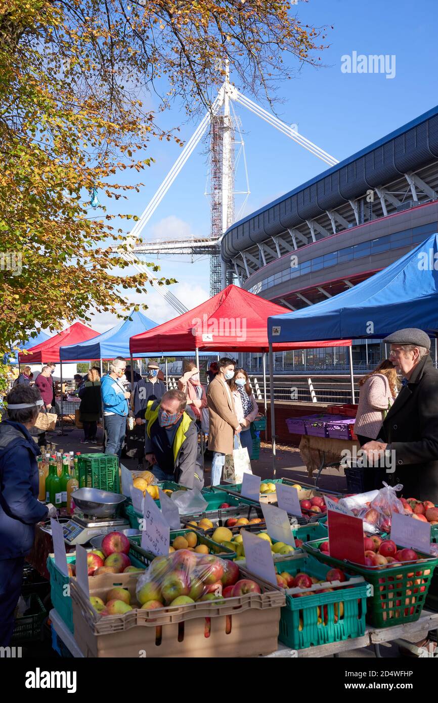 Riverside market hi-res stock photography and images - Alamy