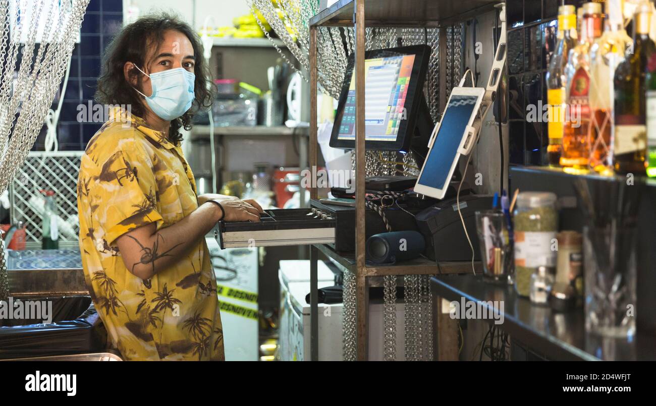 Man cash register hi-res stock photography and images - Alamy