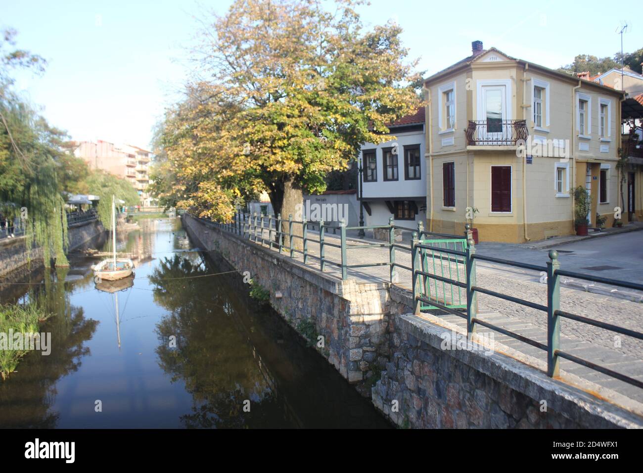 Riverside restaurants in town hi-res stock photography and images - Alamy
