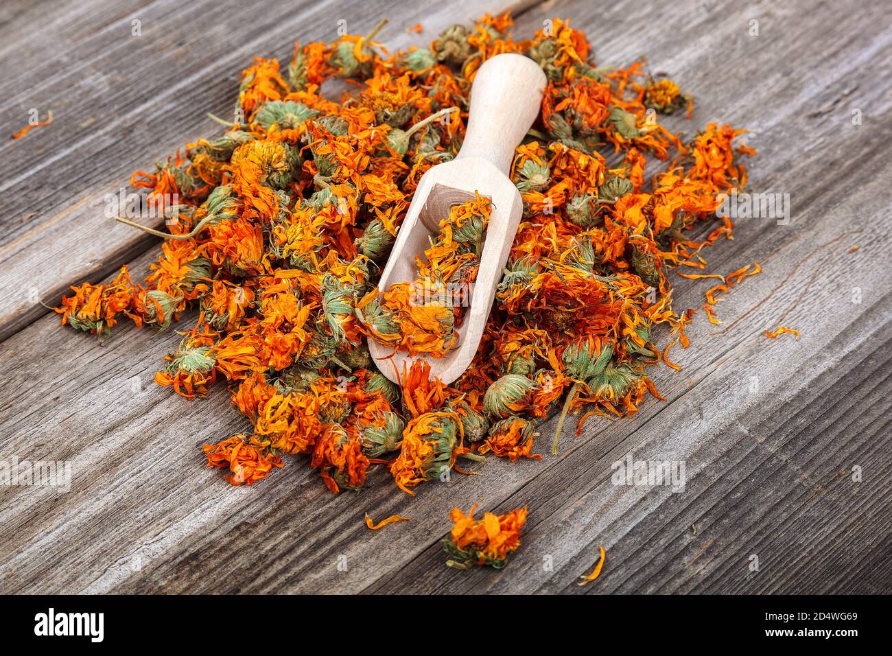 Dried calendula flowers on wooden background. Medicinal plants Stock ...