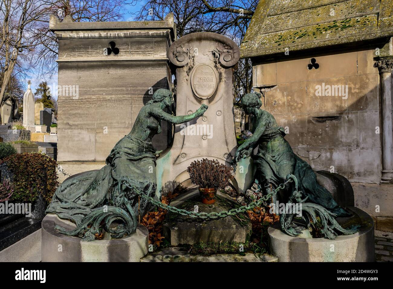 Cimetiere du Pere Lachaise typical french cemetery, Photo image a ...