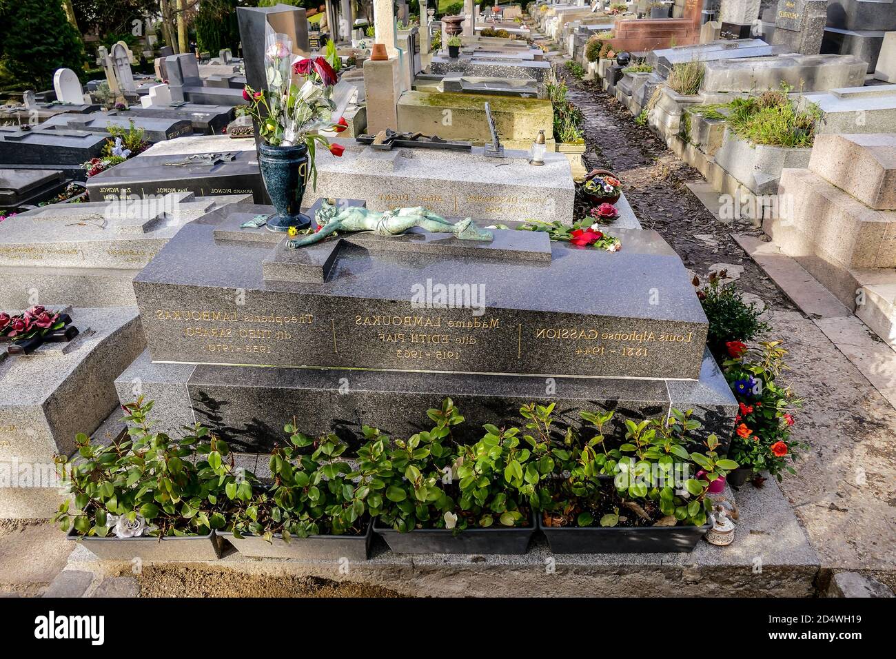 Cimetiere du Pere Lachaise typical french cemetery, Photo image a ...