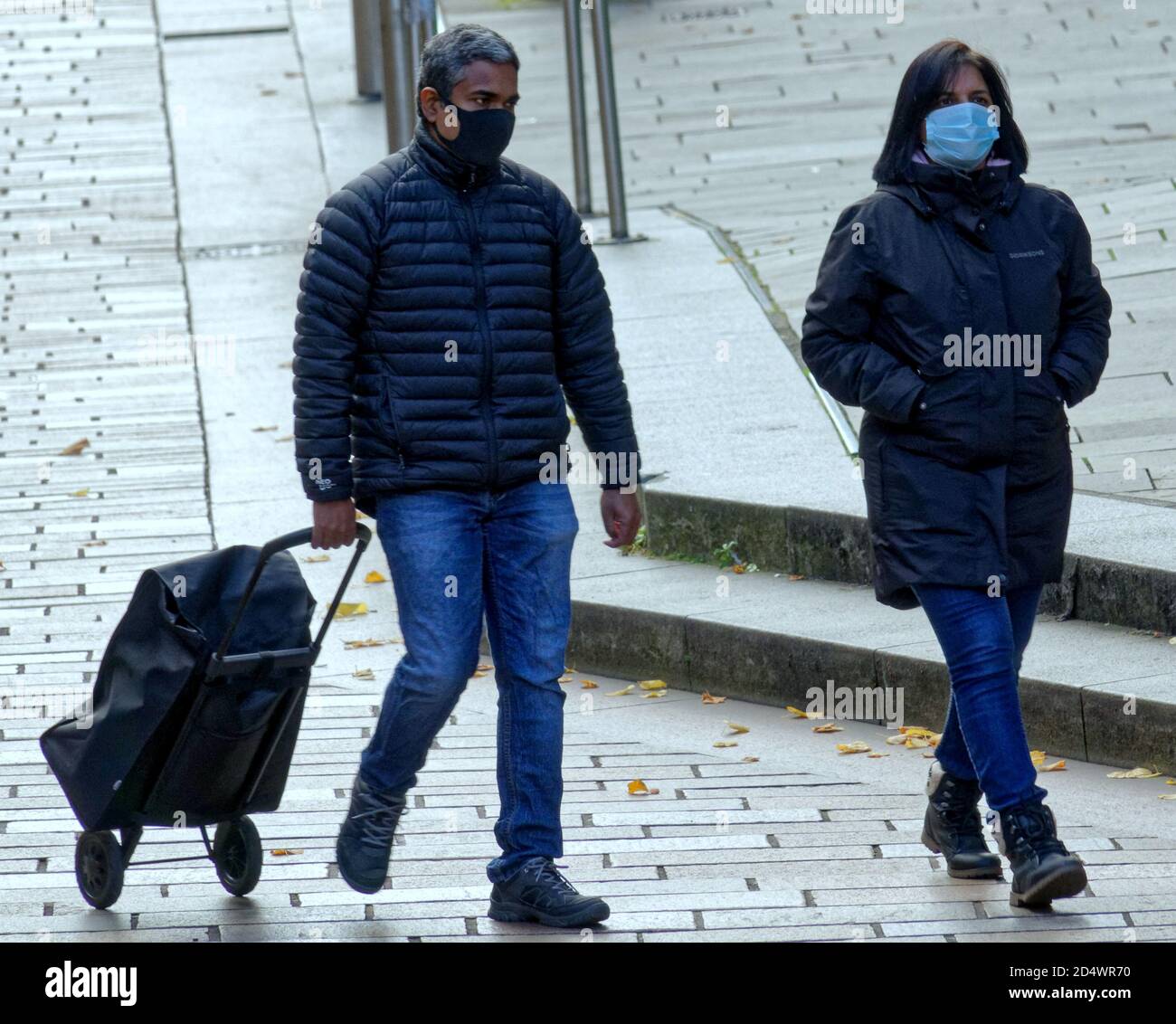 Covid masks uk hi-res stock photography and images - Alamy