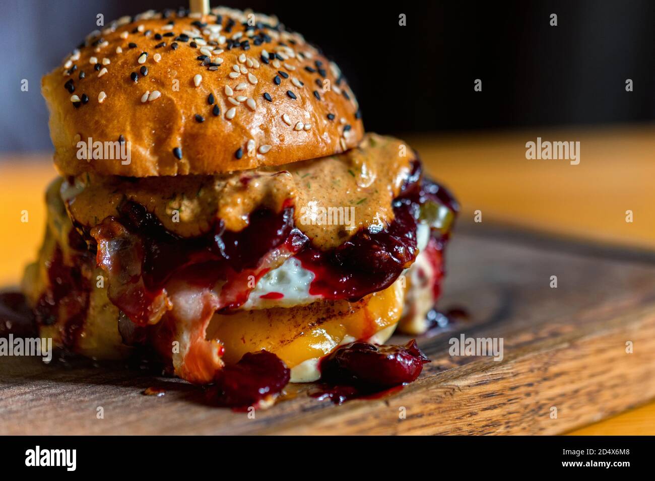 Close up tasty burger with minced meat served on tray Stock Photo - Alamy