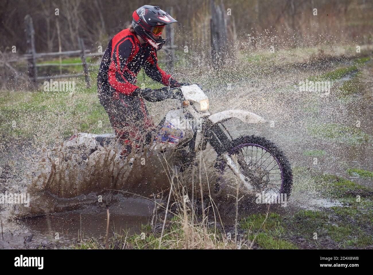 Man riding motorcycle side view hi-res stock photography and images - Alamy