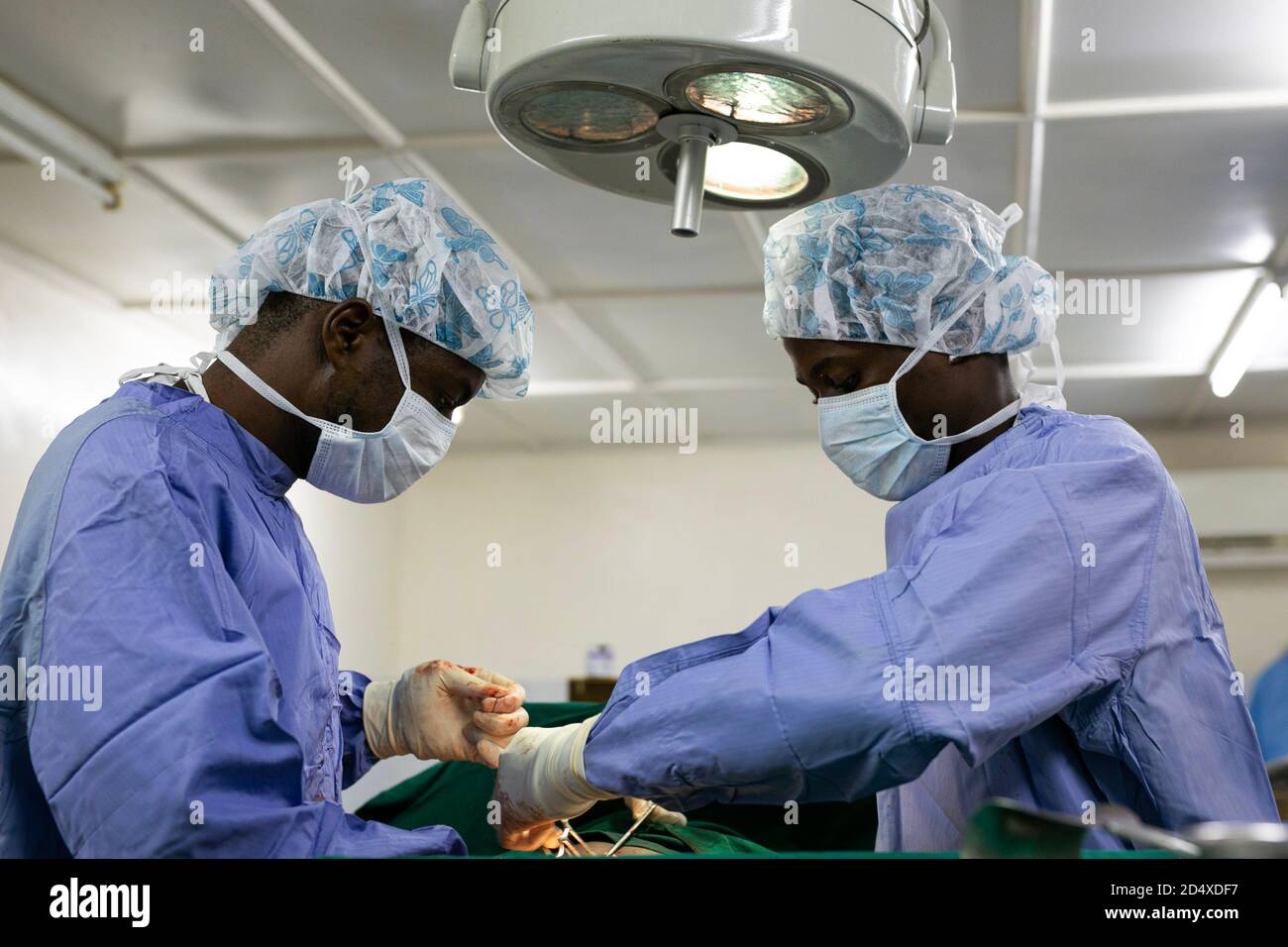 Hospital africa patient doctors hi-res stock photography and images - Alamy