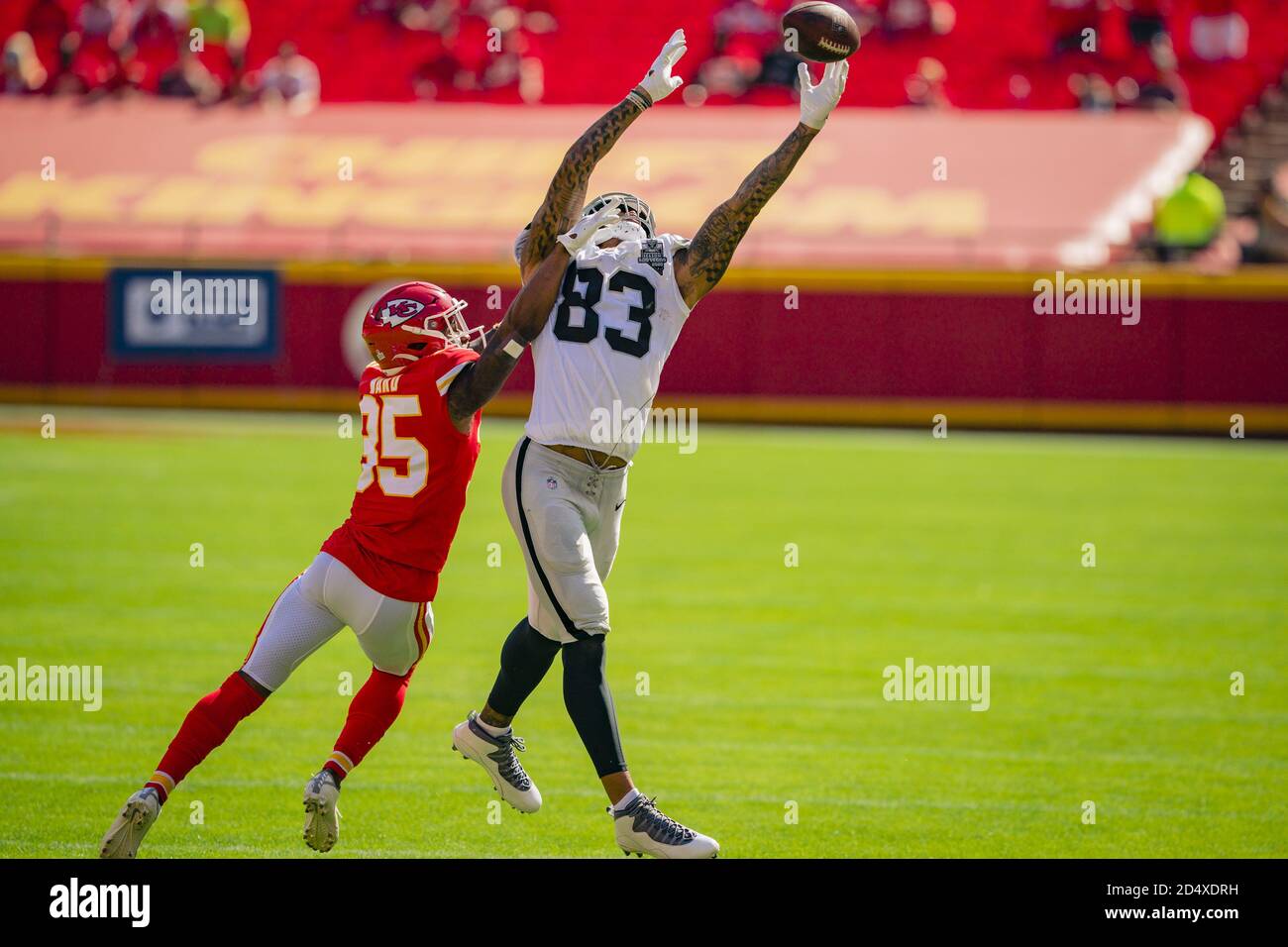 Pass interference nfl eagles hi-res stock photography and images - Alamy