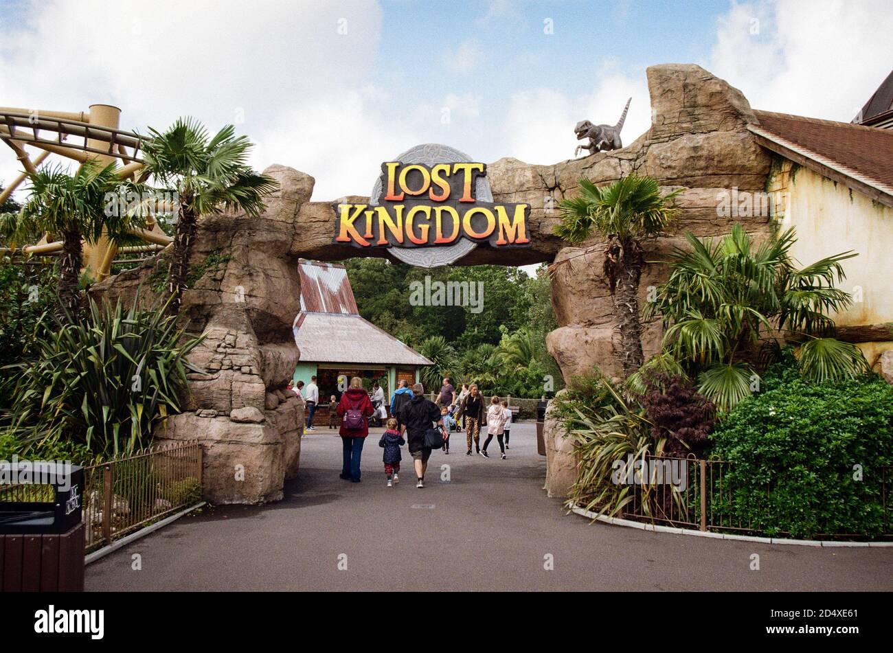 Paultons park entrance hi-res stock photography and images - Alamy