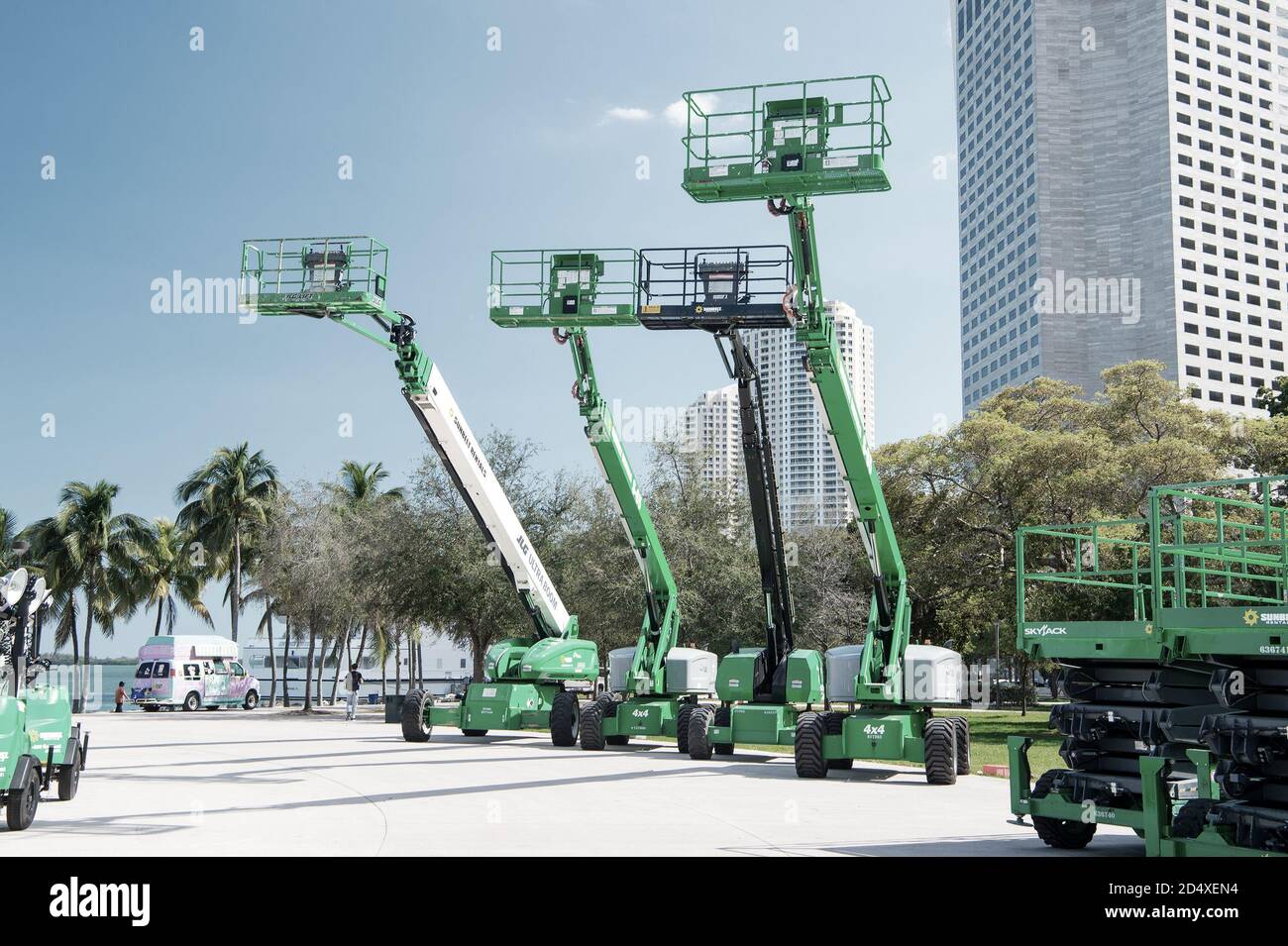 Aerial work platforms hi-res stock photography and images - Alamy