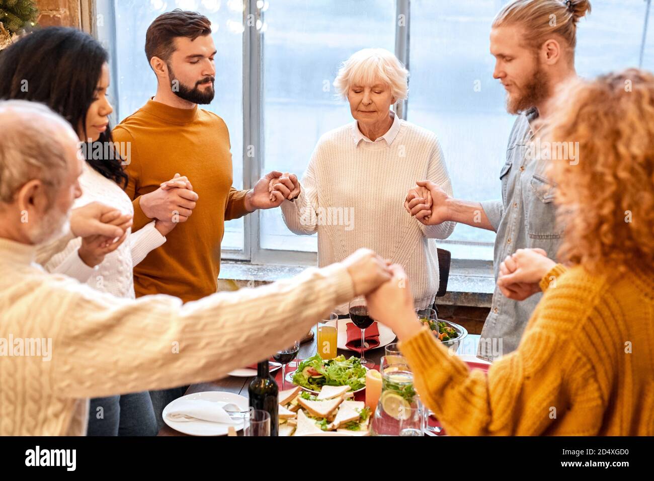Blessed family together and praying before eating Stock Photo - Alamy