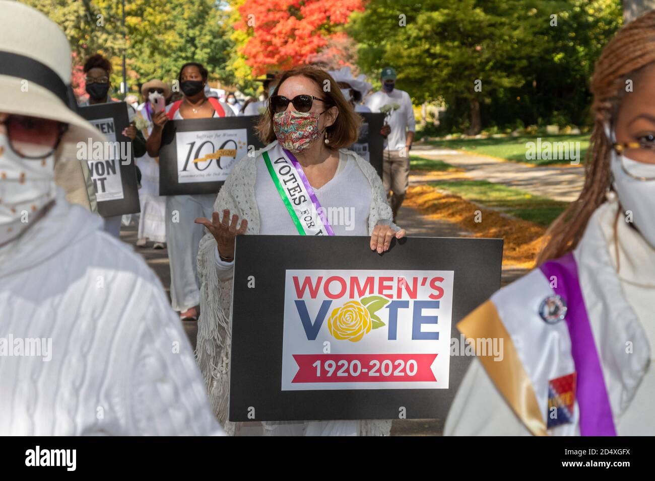 19th amendment woman voting hi-res stock photography and images - Alamy
