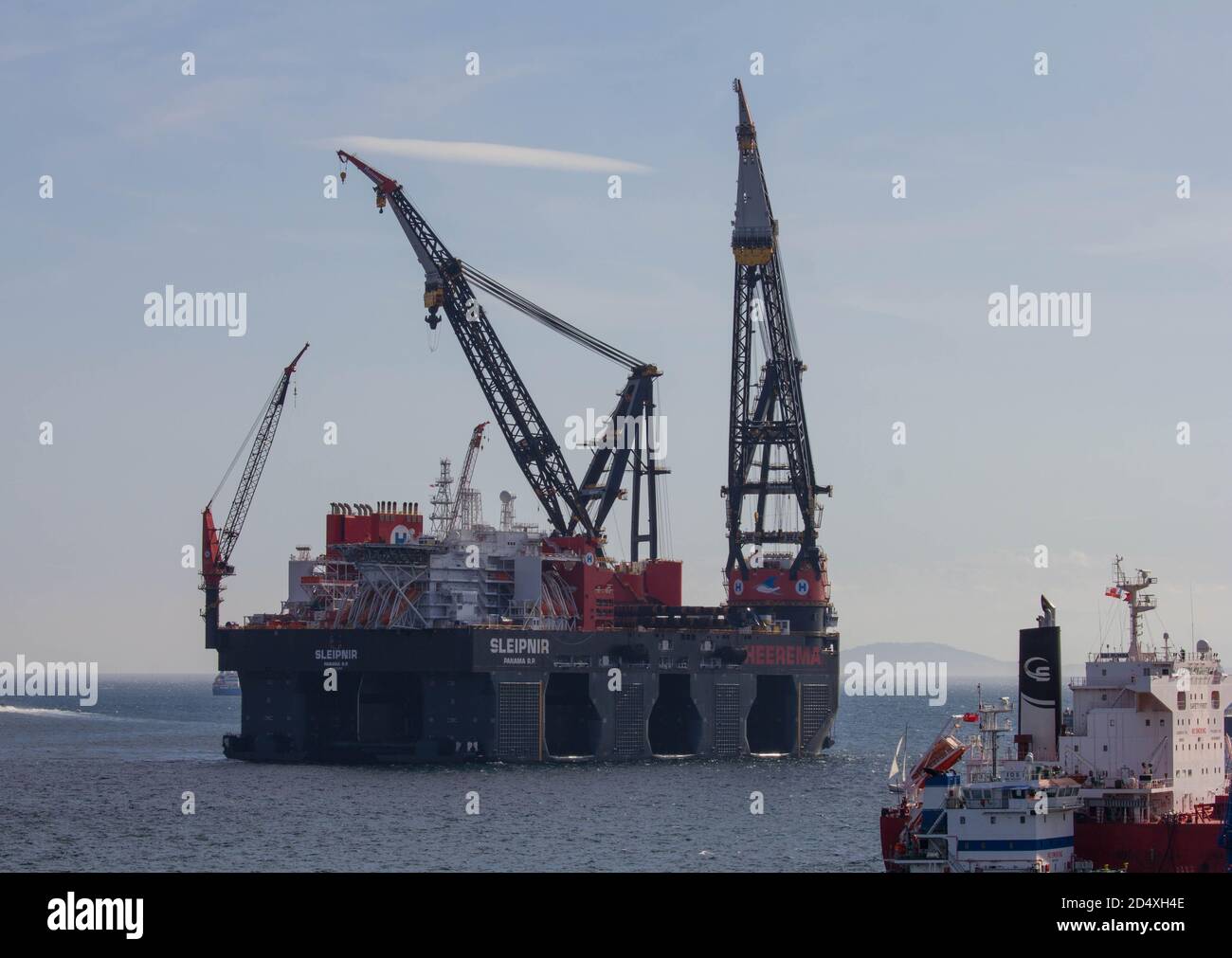 Worlds largest crane hi-res stock photography and images - Alamy